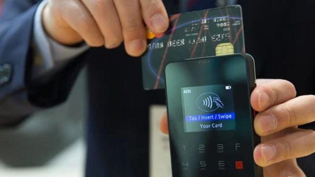 Pos, i commercianti gioiscono: cosa accade ai clienti che pagano con il ...