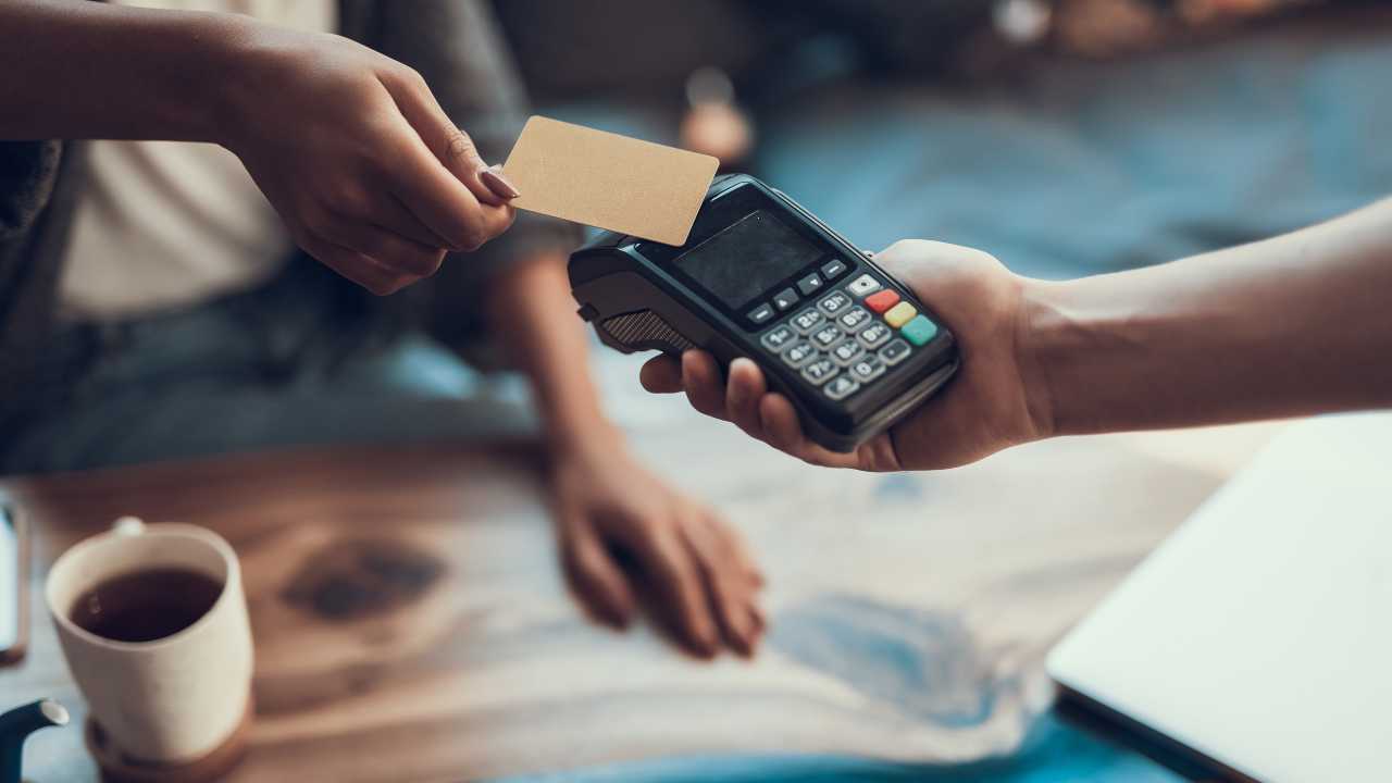 Se paghi con il Pos, ti sveliamo un dettaglio che devi assolutamente ...